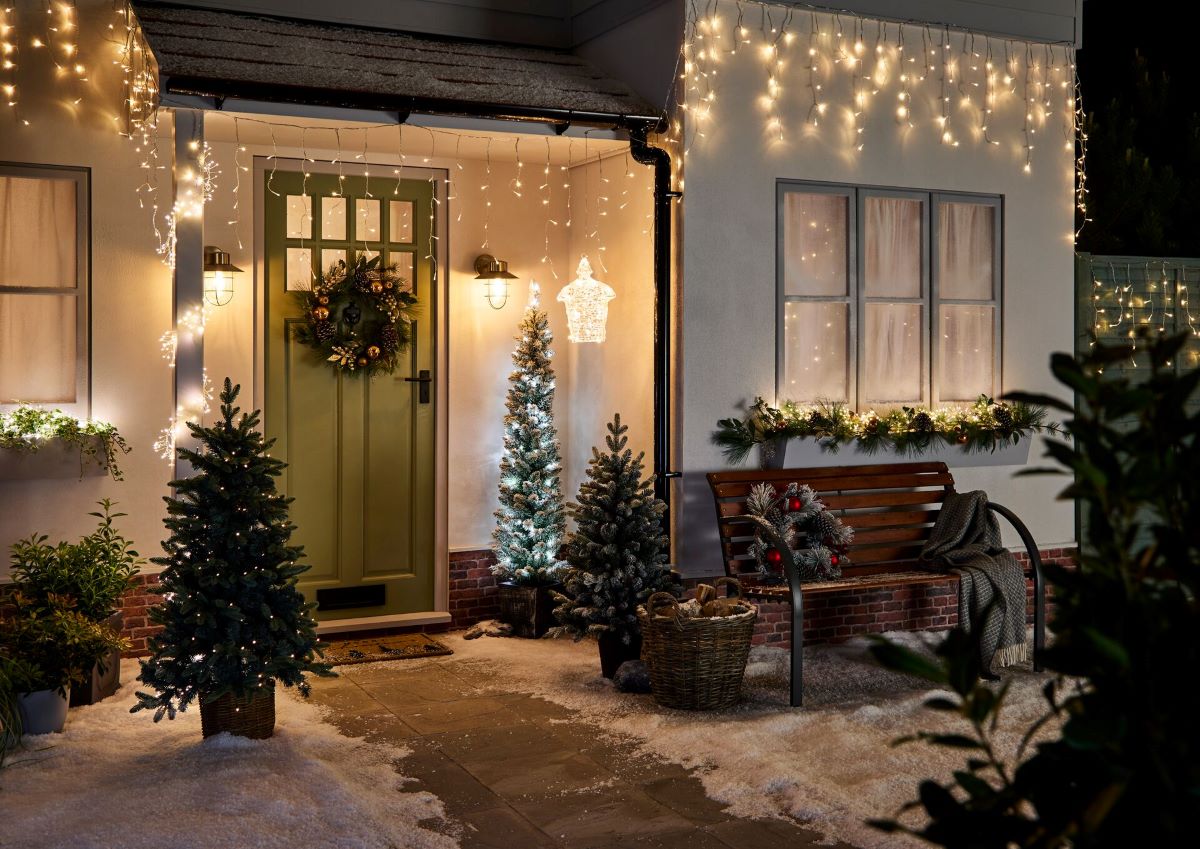 Christmas garden decorations store