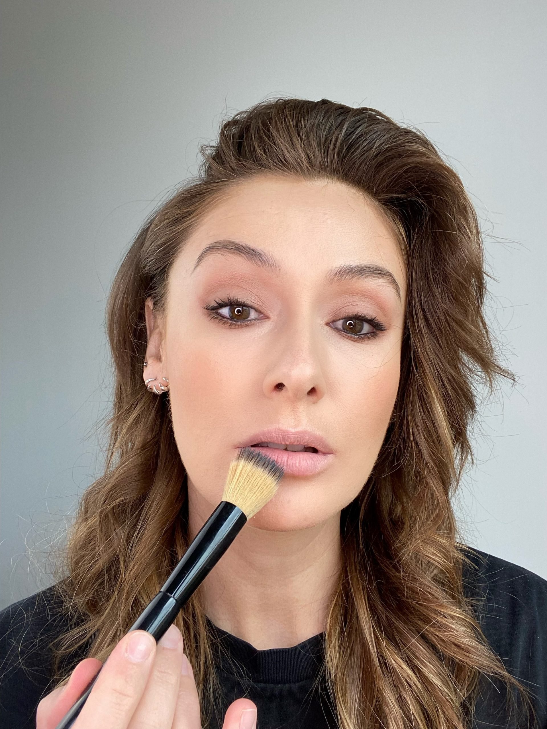 GET THE VAMPY LIP LOOK: DARK RED LIPSTICK - Illamasqua