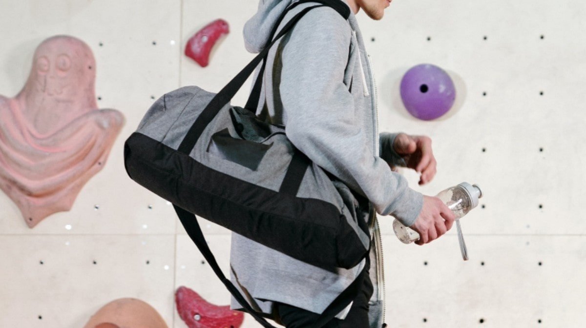 How To Pack The Perfect Gym Bag | 10 Gym Bag Essentials - MYPROTEIN™