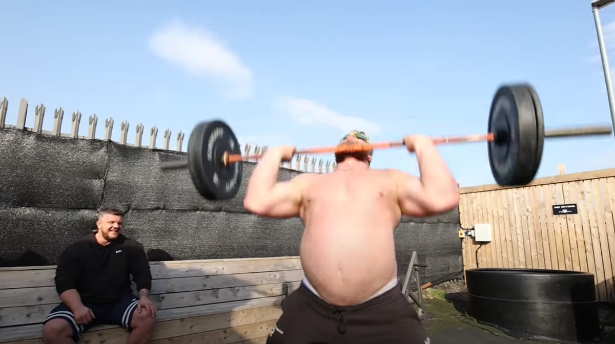 Actieve rustdag Strongman-stijl | 45 Deadlifts, Push Presses & Keg ...